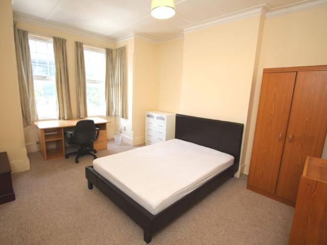 3 Bedroom Flat – Kingston Queen Elizabeth Road, KT2