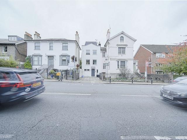3 Bedroom Flat Let in