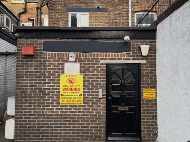 3 Bedroom Flat Let in Purley