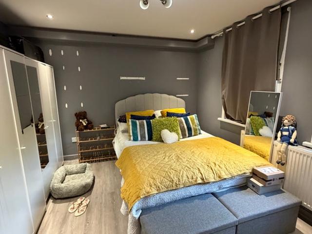3 bedroom flat near South Wimbledon station