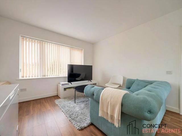 3 Bedroom Flat on Mitcham Road, Mitcham, CR4