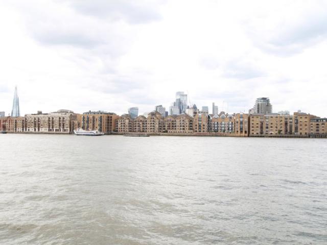 3 Bedroom Flat overlooking the Thames