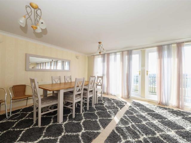 3 bedroom flat penthouse