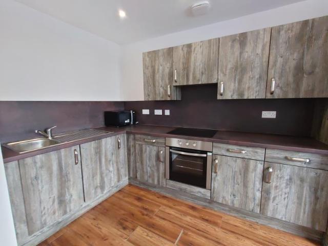 3 bedroom flat share to rent