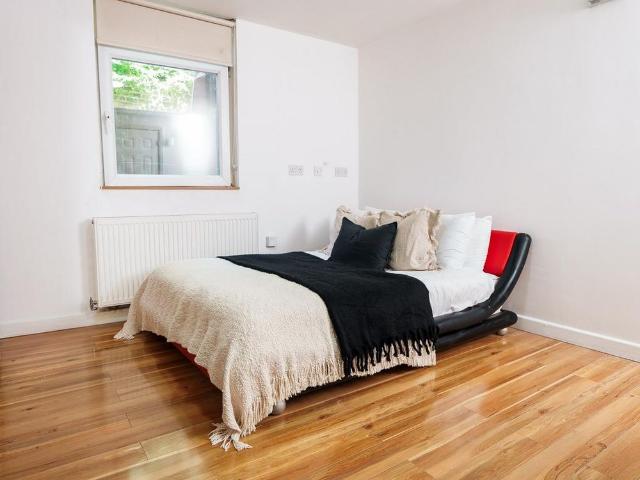 3 bedroom flat share to rent