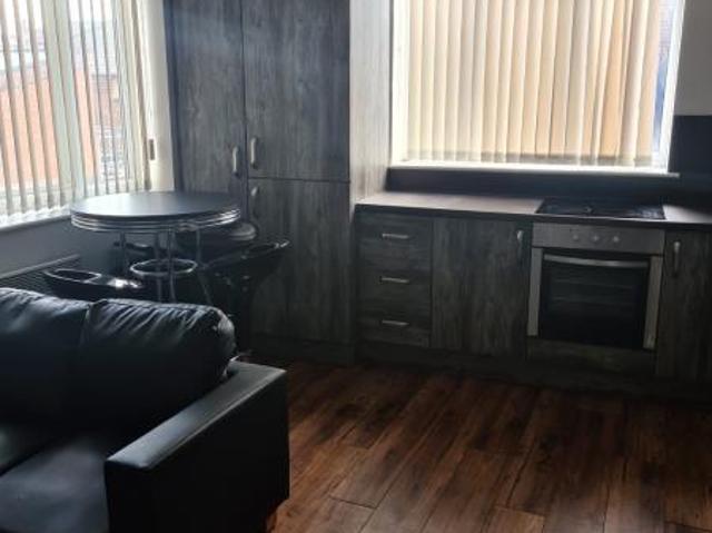 3 bedroom flat share to rent