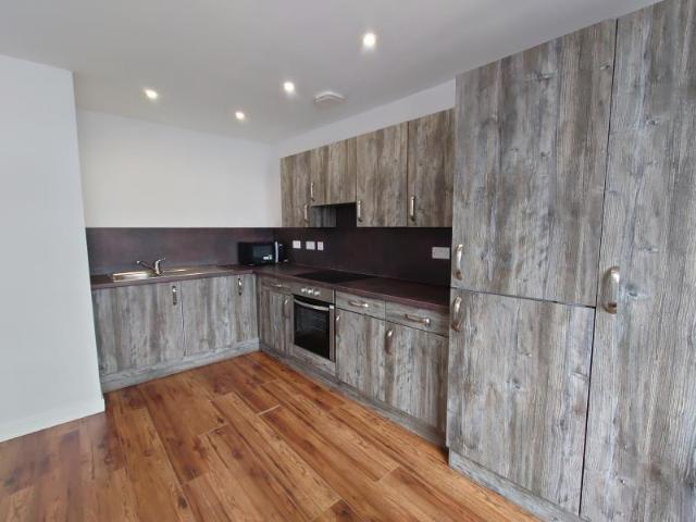 3 bedroom flat share to rent