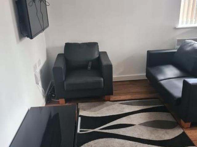 3 bedroom flat share to rent