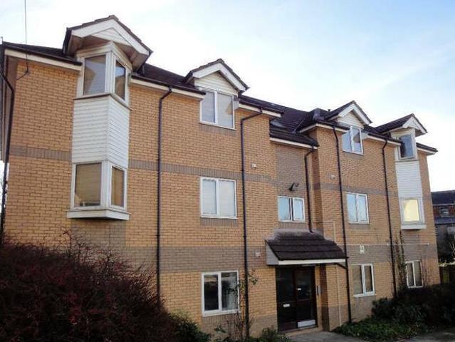 3 bedroom flat share for rent in Braeval Street Cathays Cardiff CF24