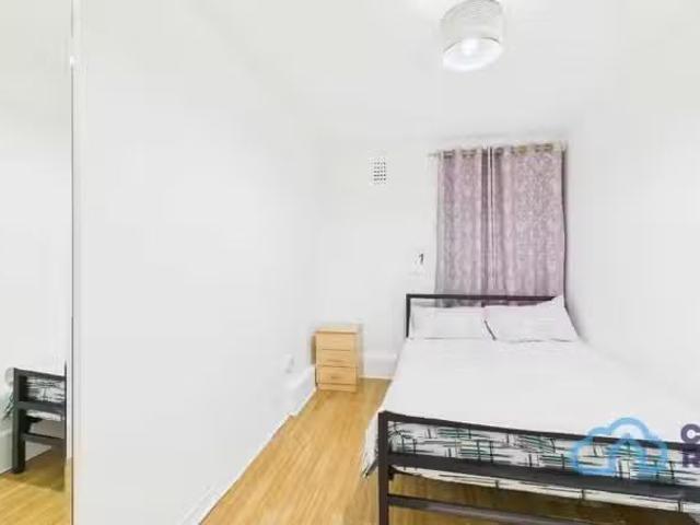 3 bedroom flat share for rent in Devons Road, London, E3