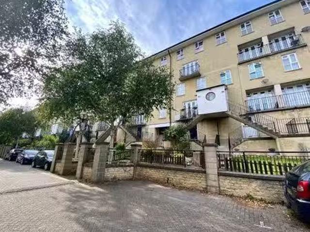3+ bedroom flat/apartment to rent in Saffron Court, Snowhill.