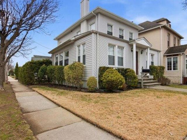 3 bedroom, Floral Park NY 11001 101747030