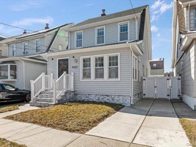 3 bedroom, Floral Park NY 11001 LS102561094