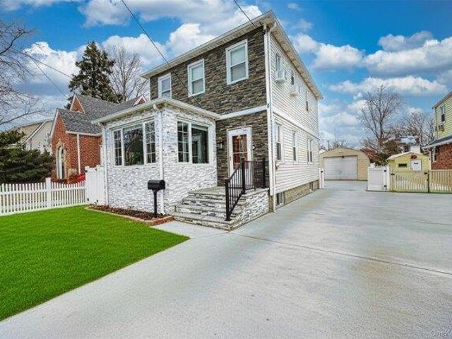 3 bedroom, Floral Park NY 11001 LS102564678