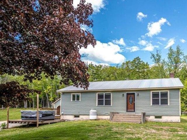 3 bedroom, Fryeburg ME 04037 103623543