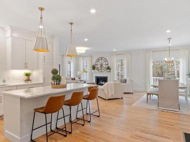 3 bedroom, Franklin MA 02038 104687717