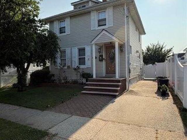 3 bedroom, Franklin Square NY 11010 105206234