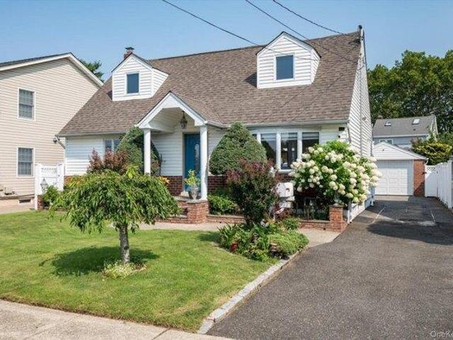 3 bedroom, Franklin Square NY 11010 105207096