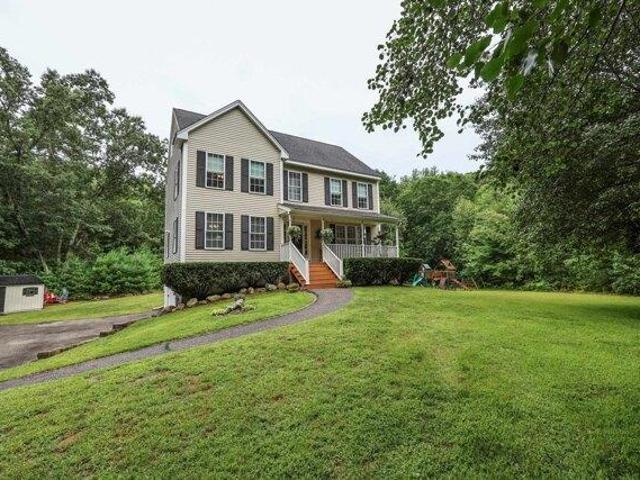 3 bedroom, Fremont NH 03044 104688123