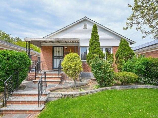3 bedroom, Fresh Meadows NY 11365 103624267