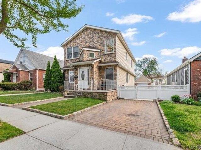 3 bedroom, Fresh Meadows NY 11365 103627099