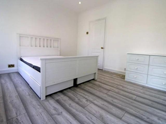 3 Bedroom Full House Walthamstow Near Wood Street