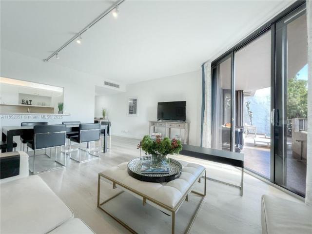 3 bedroom, Key Biscayne FL FL 33149 102396392