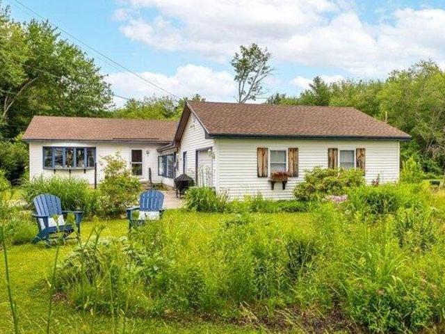 3 bedroom, Kennebunk ME 04043 104233130