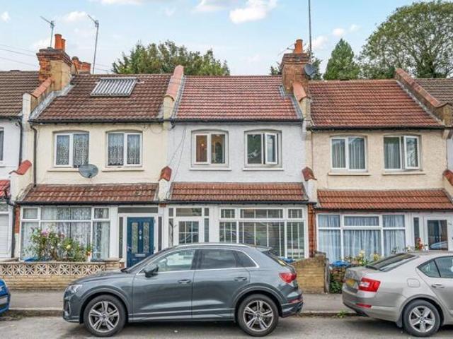 3 Bedroom House Coulsdon Greater London 98930079