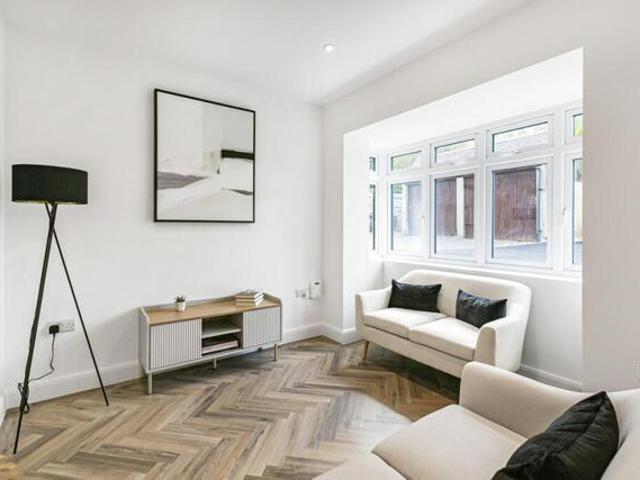 3 Bedroom House Coulsdon Greater London 99926270