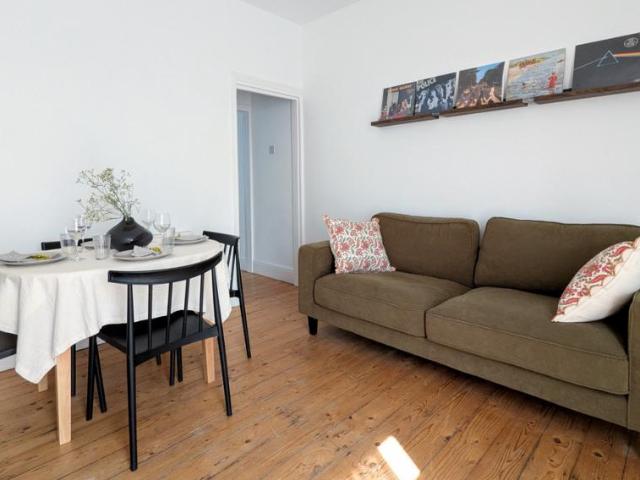 3 Bedroom House Coventry Coventry 99386908