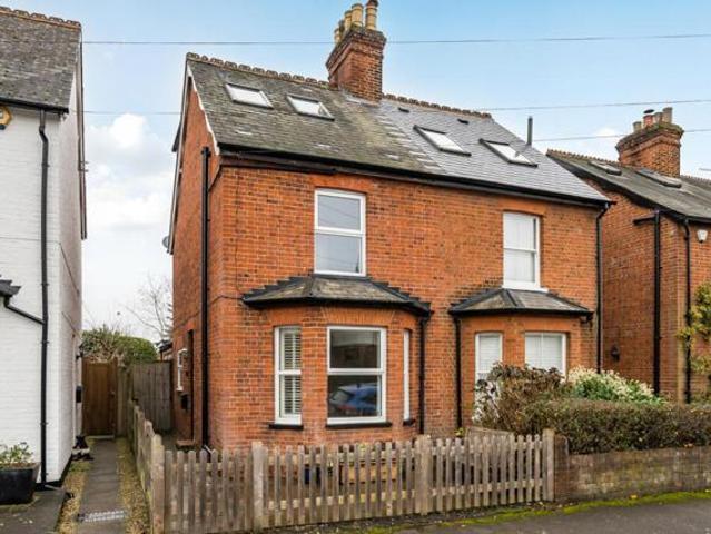 3 Bedroom House Cobham Surrey 98545785