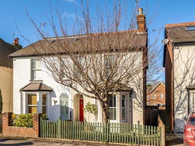3 Bedroom House Cobham Surrey 101675366