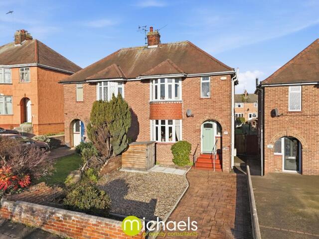 3 Bedroom House Colchester Essex 101678032