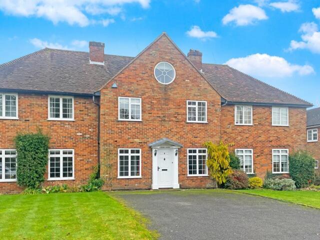 3 Bedroom House Coleshill Buckinghamshire LS99808827