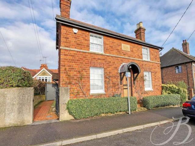 3 Bedroom House Cookham Windsor And Maidenhead 98718023