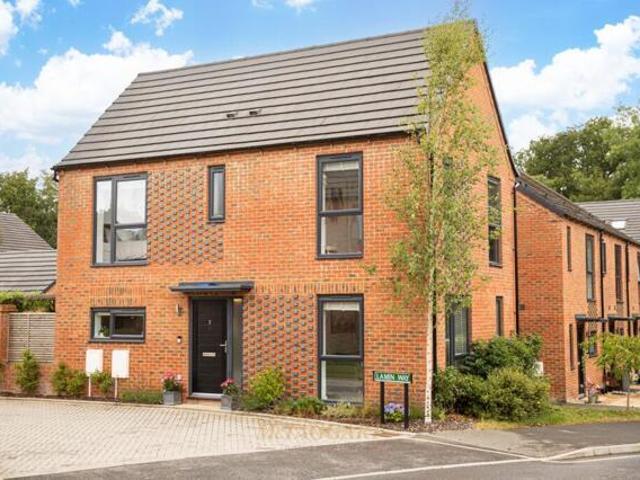 3 Bedroom House Copthorne West Sussex 99345201