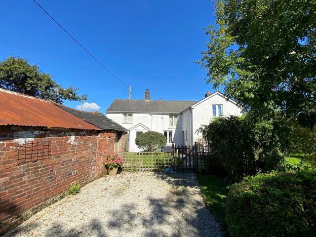 3 Bedroom House Cornwell Devon 100825125