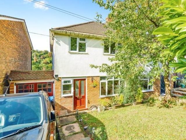 3 Bedroom House Caterham Surrey LS101060073