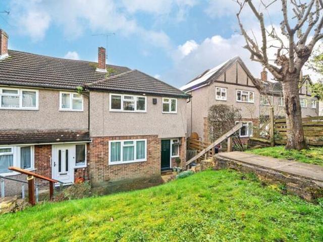 3 Bedroom House Caterham Surrey 100503442