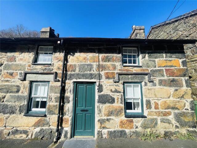 3 Bedroom House Caernarfon Gwynedd LS100987805