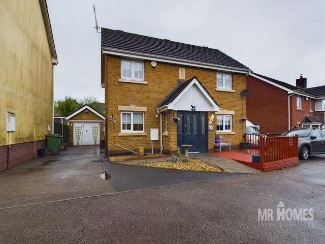 3 Bedroom House Caerau Caerau LS88781759