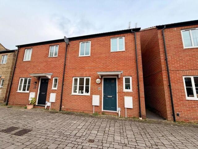 3 Bedroom House Calne Wiltshire LS101677950