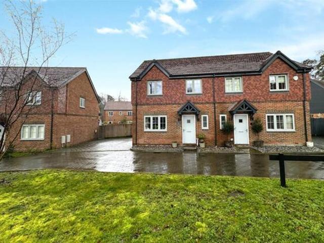 3 Bedroom House Camberley Surrey 99608470