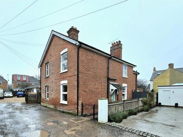 3 Bedroom House Camberley Surrey 100342872