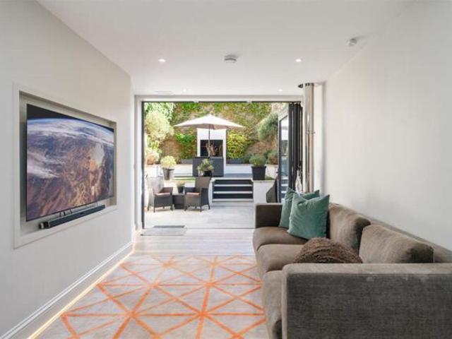 3 Bedroom House Camden Greater London LS98930231