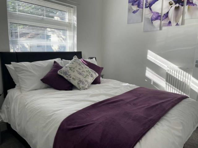 3 Bedroom House Cannock Cannock 69535794