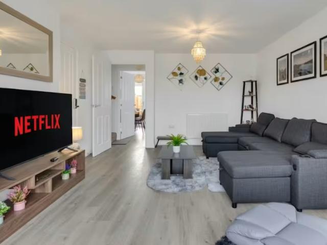 3 Bedroom House Canterbury Canterbury 97028259