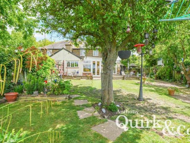 3 Bedroom House Canvey Island Essex LS98503968