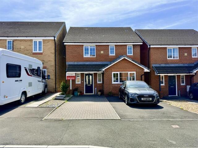 3 Bedroom House Cefneithin Cefneithin LS101674831